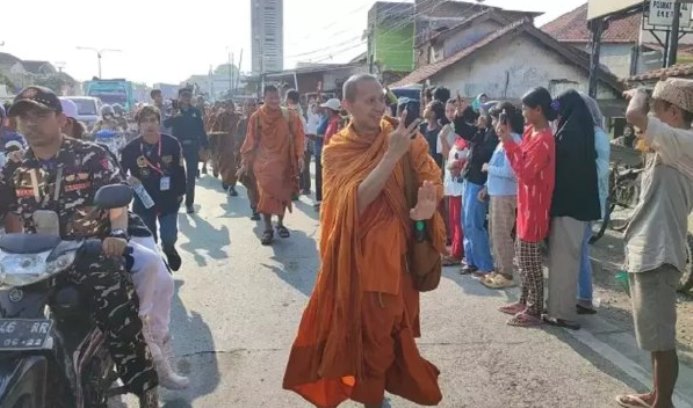 Cerita Bhiksu Asal Malaysia Peserta Thudong Tentang Toleransi di ...